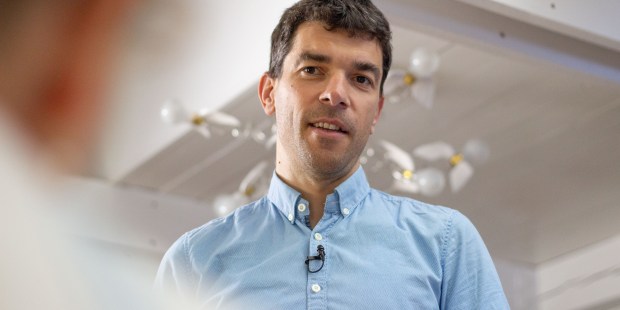 Sinovi “potrebujejo, da se kdaj z njimi tudi igrivo zravsam”