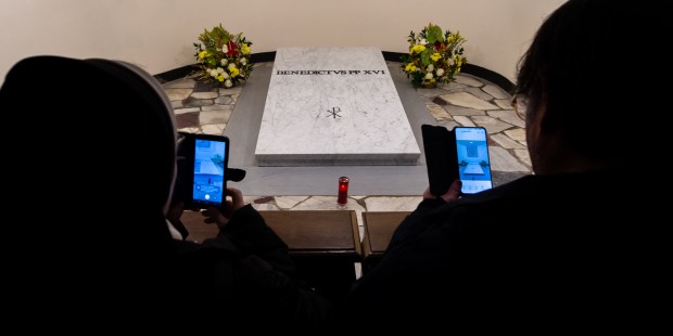 Kje si lahko ogledamo grob Benedikta XVI. in Janeza Pavla II.?