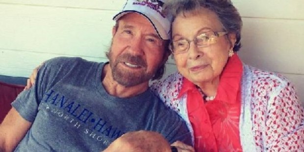 “Hvaležen sem, da si moja mama.” Chuck Norris se zahvaljuje svoji 102 ...