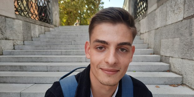 Pogumen, odločen, a nevsiljiv: “Zakaj ne bi širil veselja do življenja, če ga lahko?”