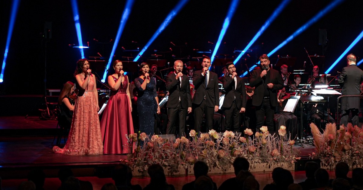 Gala koncert Radia Ognjišče – naj vam fotografije pričarajo svečano vzdušje