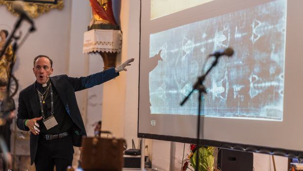 Andrew Dalton: Torinski prt, relikvija Jezusove smrti in vstajenja